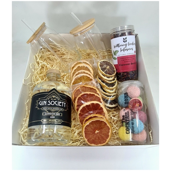 The Ultimate Gin and Cocktail Gift Box – Wellbeing Goodness
